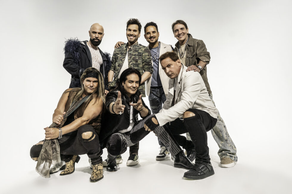 MENUDO SE REÚNE PARA CELEBRAR 50 AÑOS DE HISTORIA - ICONOS MAGAZINE